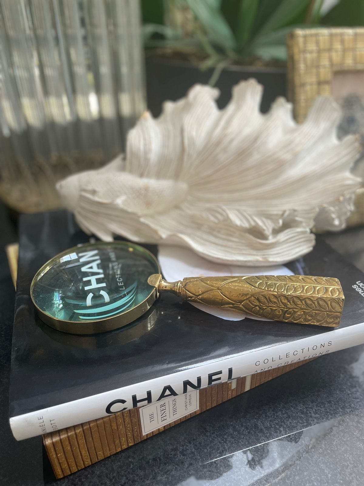 Magnifying Glass - Brown Base – BIANCOHOME